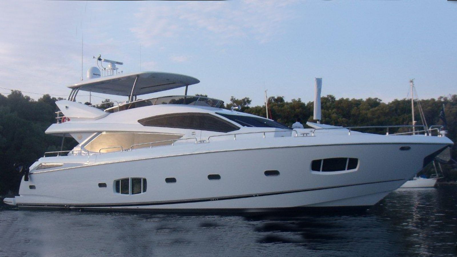 Sunseeker motor yacht Caprice sold
